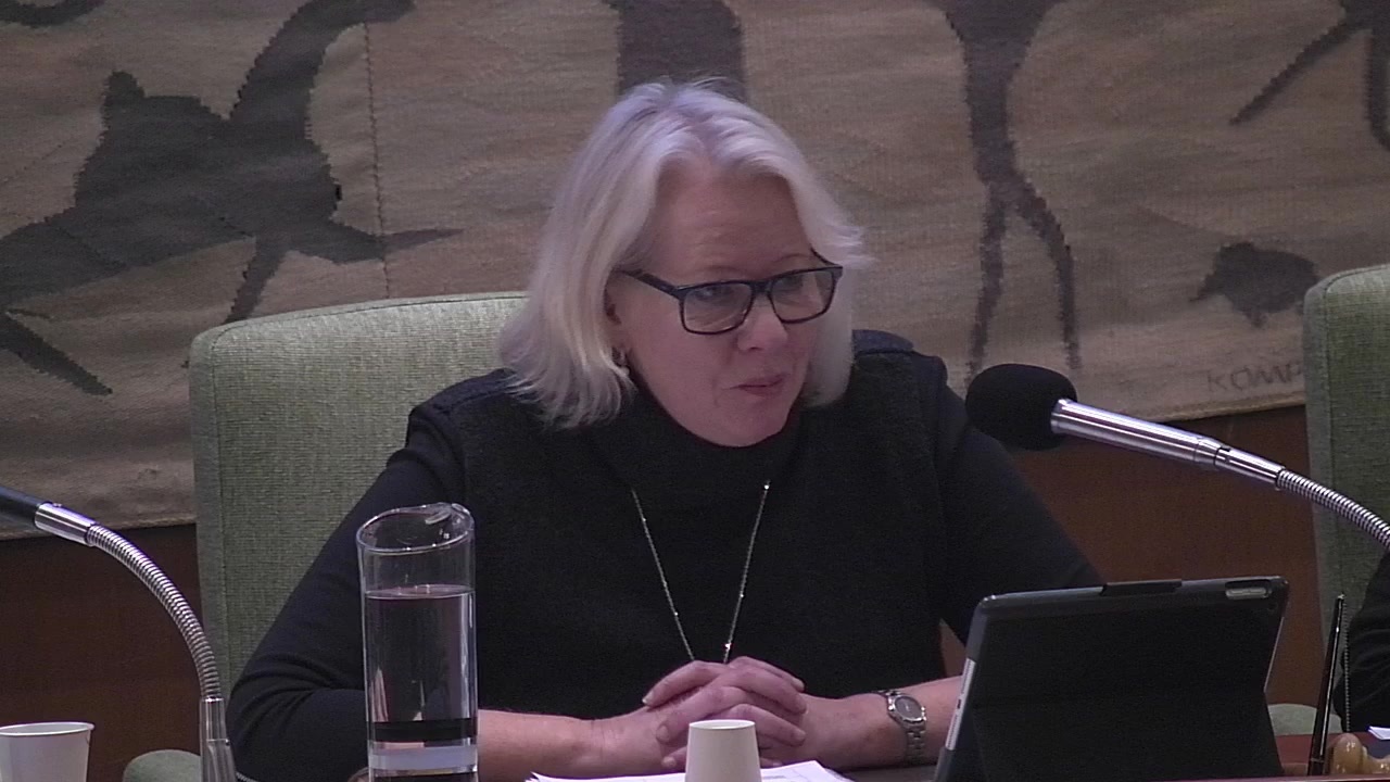 Inledning av ålderspresident Ingvor Bergman (S)